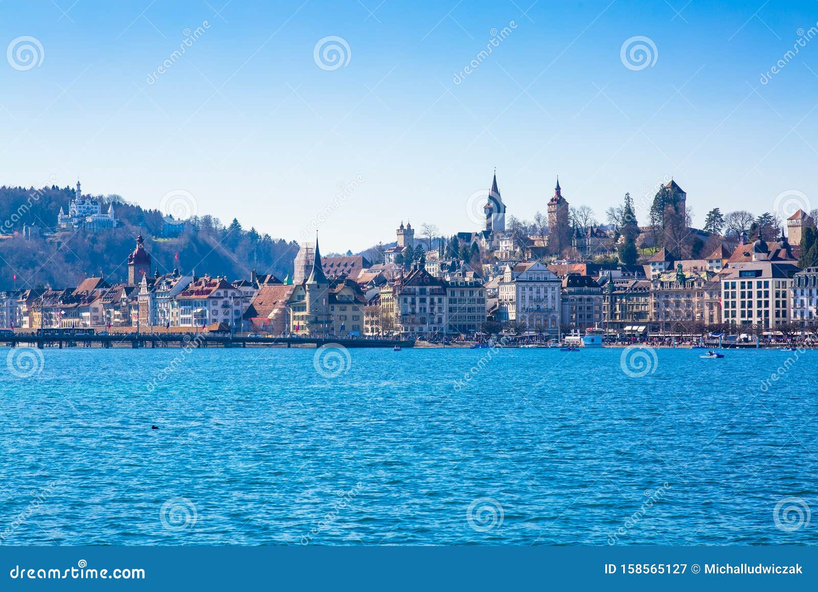 Vista Desde El Lago Lucerne a Los Edificios Del Casco Antiguo De ...