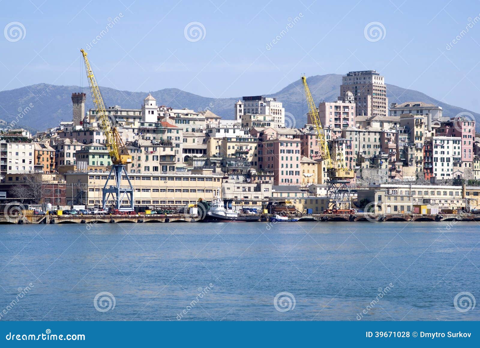 Vista di Genova dal mare fotografia stock. Immagine di aiuto - 39671028