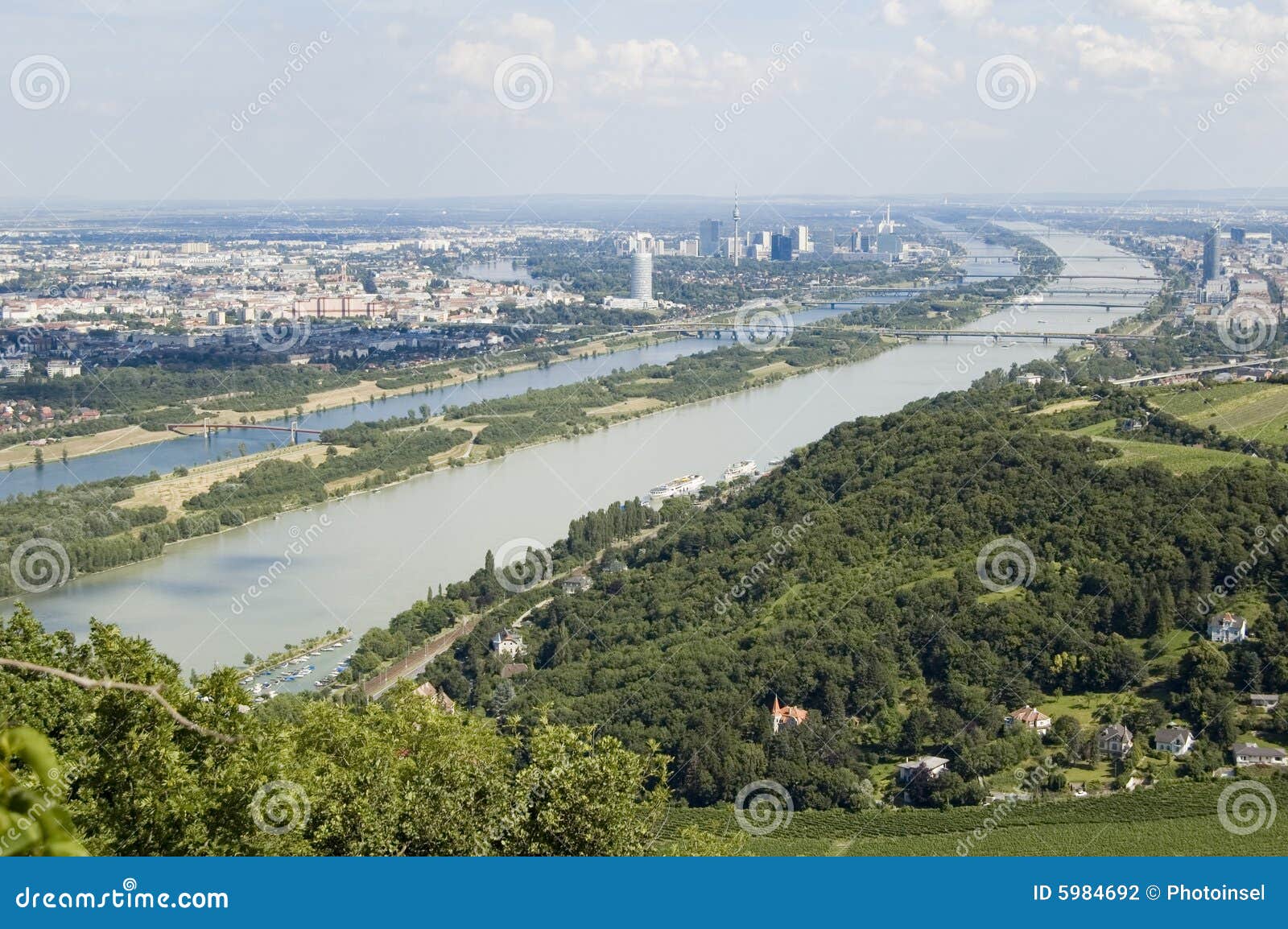 Vista di Vienna Danubio fotografia stock. Immagine di vista - 5984692