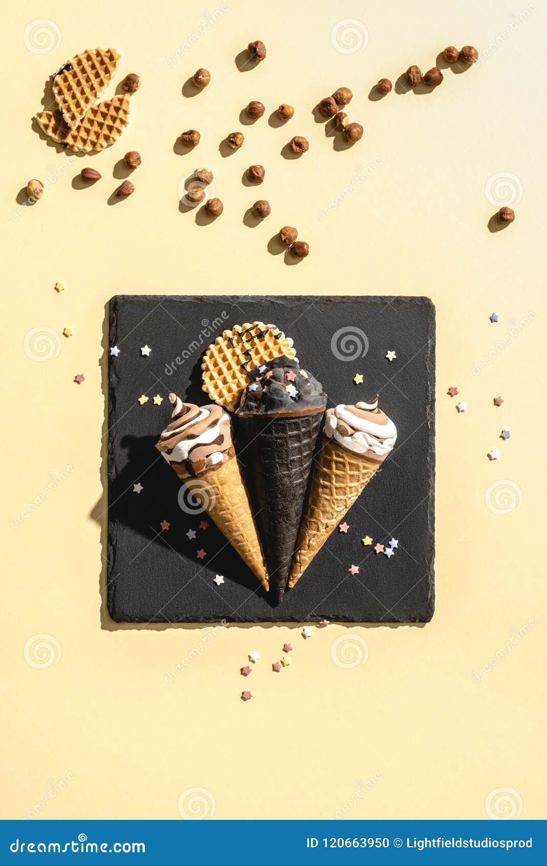 Vista Elevada Del Helado Blanco Y Negro Foto de archivo - Imagen de ...