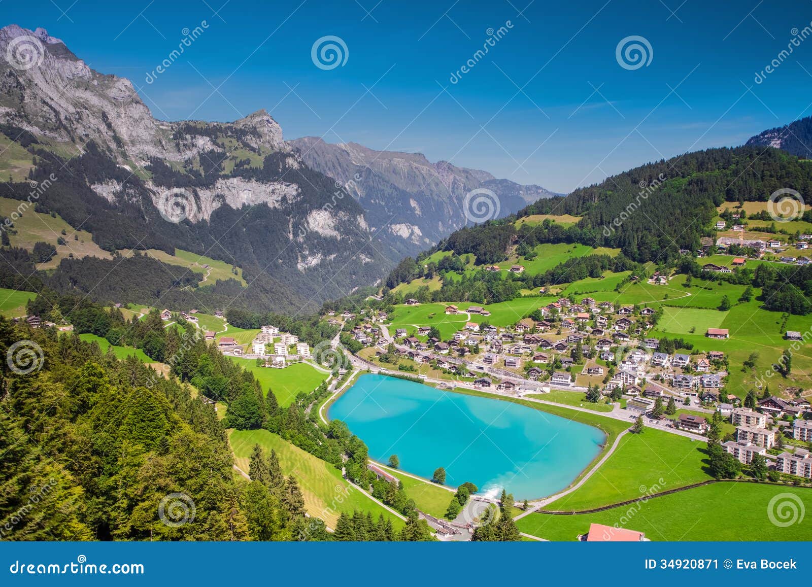 Vista a Engelberg Com O Lago Eugenisee Sob O Mt. Titlis Imagem de Stock ...