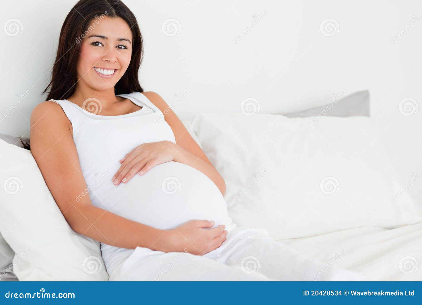 Vista Frontal De Un Embarazado Hermoso Foto de archivo - Imagen de bebé ...