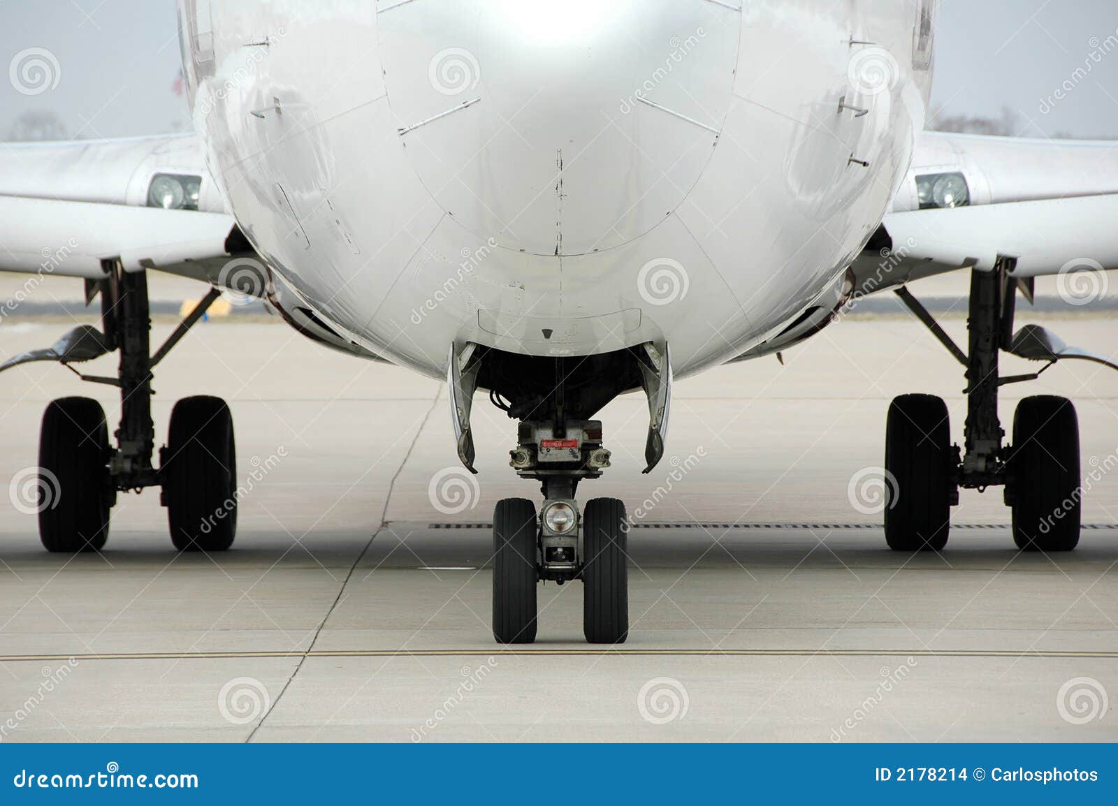Vista Frontale Dell'aeroplano All'aria Fotografia Stock - Immagine di ...