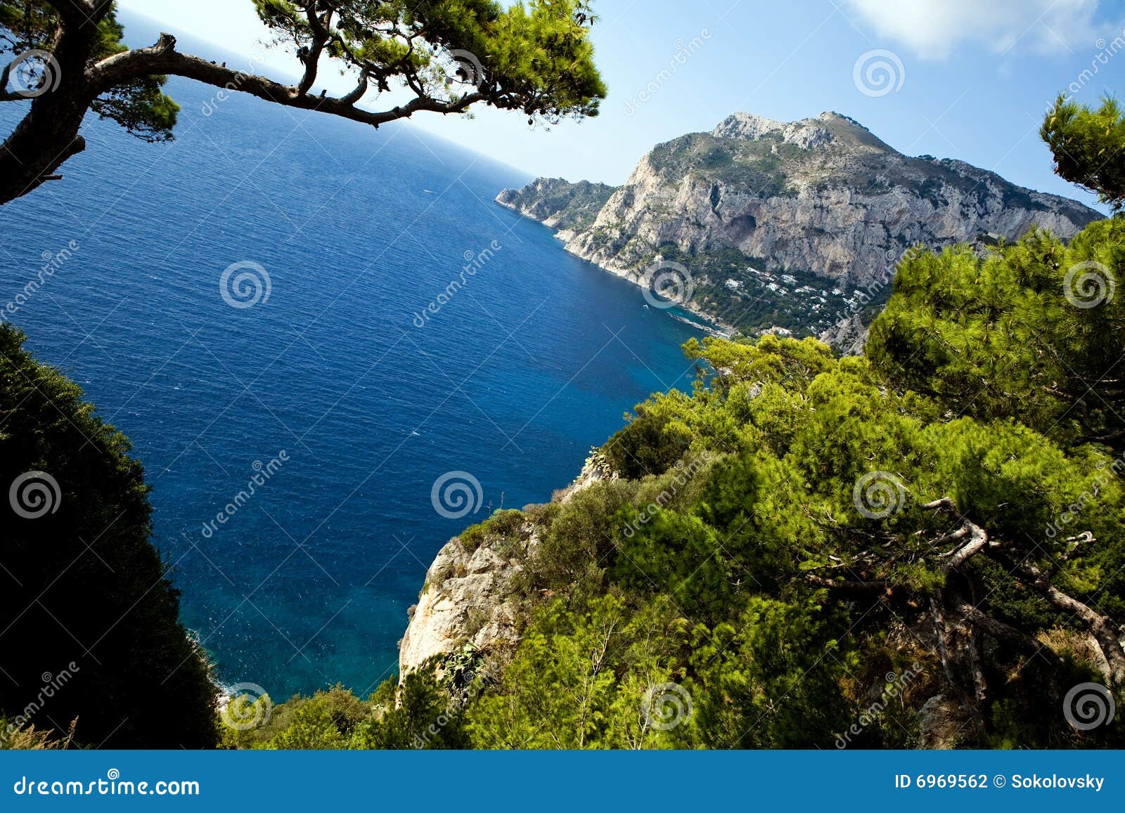 Vista Hermosa De La Isla De Capri Foto de archivo - Imagen de azul ...