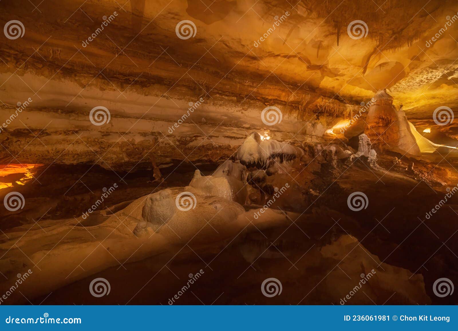 Vista Interior De La Cueva De La Cueva Interior Imagen de archivo ...