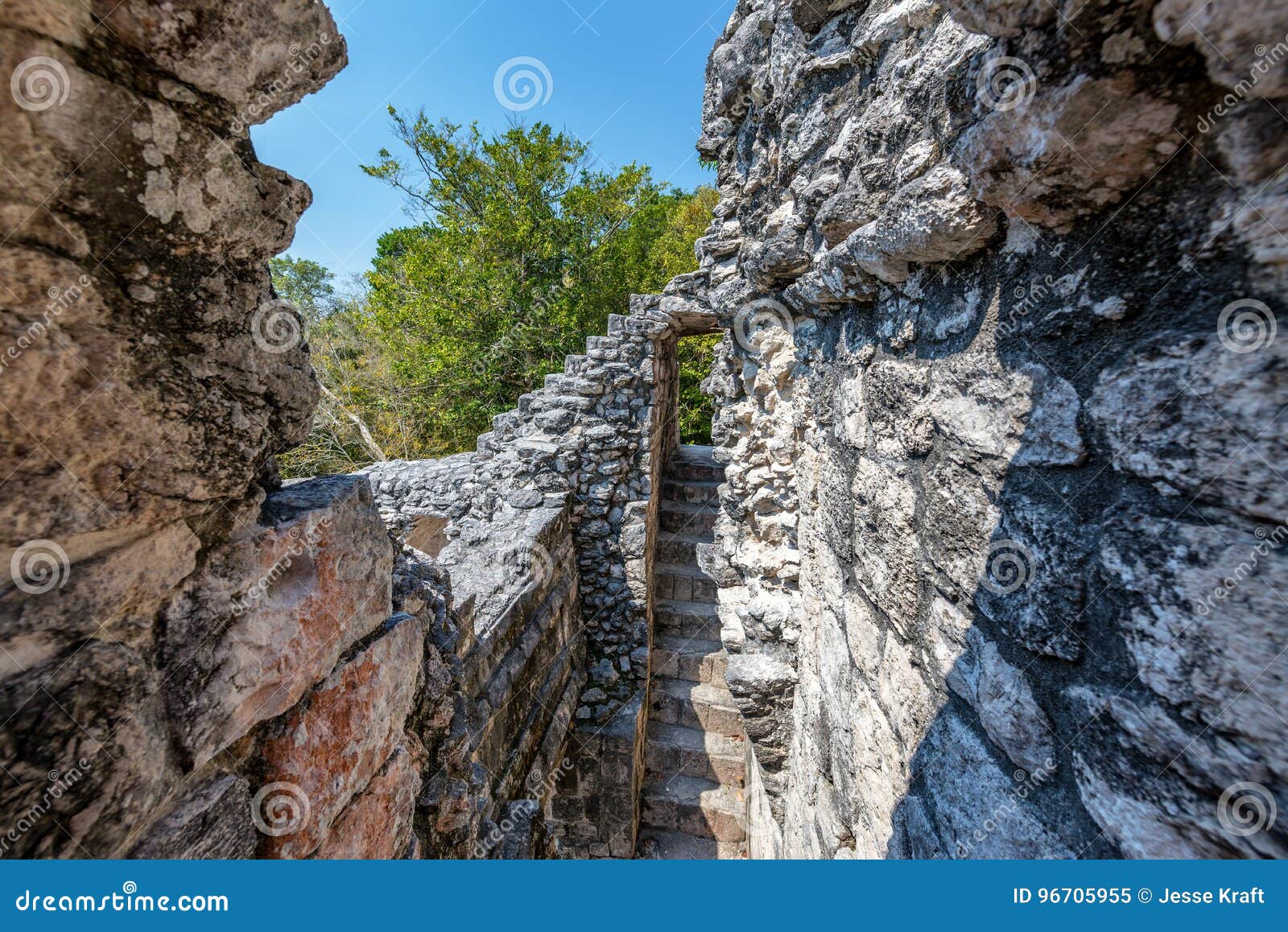 Vista Interior De Ruinas Mayas Imagen de archivo - Imagen de piedra ...