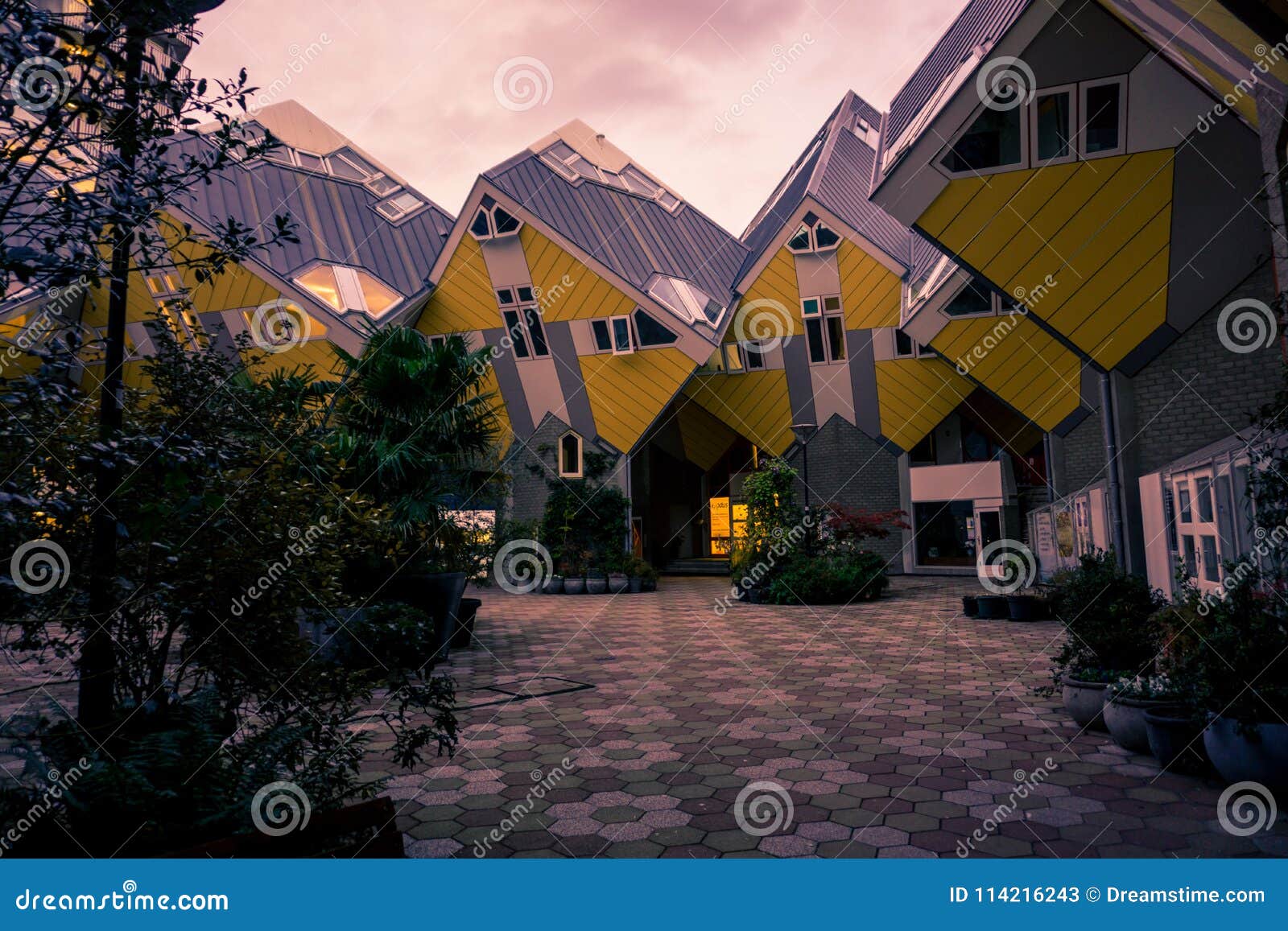 Case Cubiche Rotterdam Foto Stock - Download 249 Royalty Free Photos