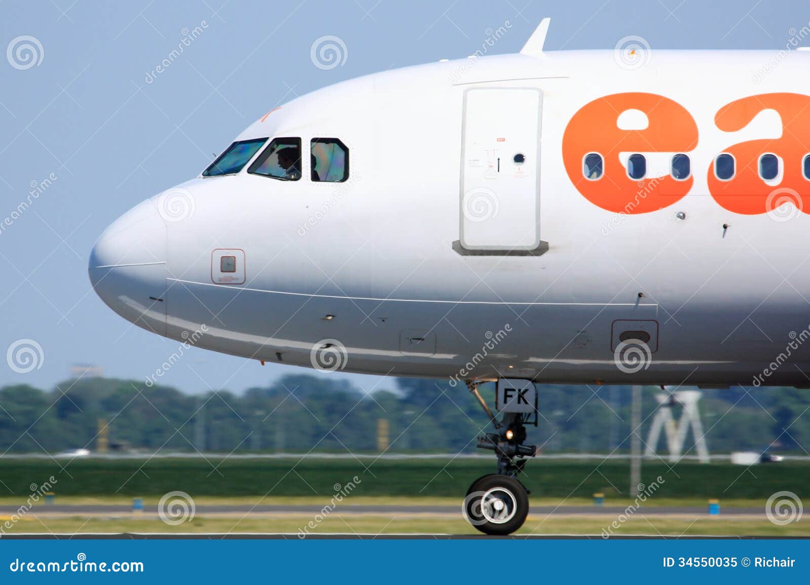 Vista Lateral De La Carlinga De Easyjet Imagen editorial - Imagen de ...
