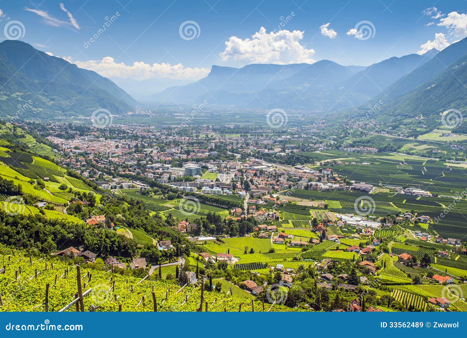 Vista a Merano Tirolo Del Sud Immagine Stock - Immagine di città ...