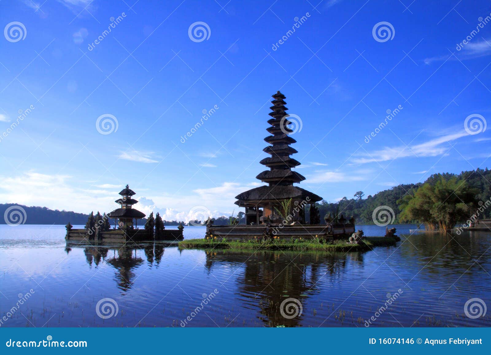 Vista nel lago Bali Batur fotografia stock. Immagine di vista - 16074146