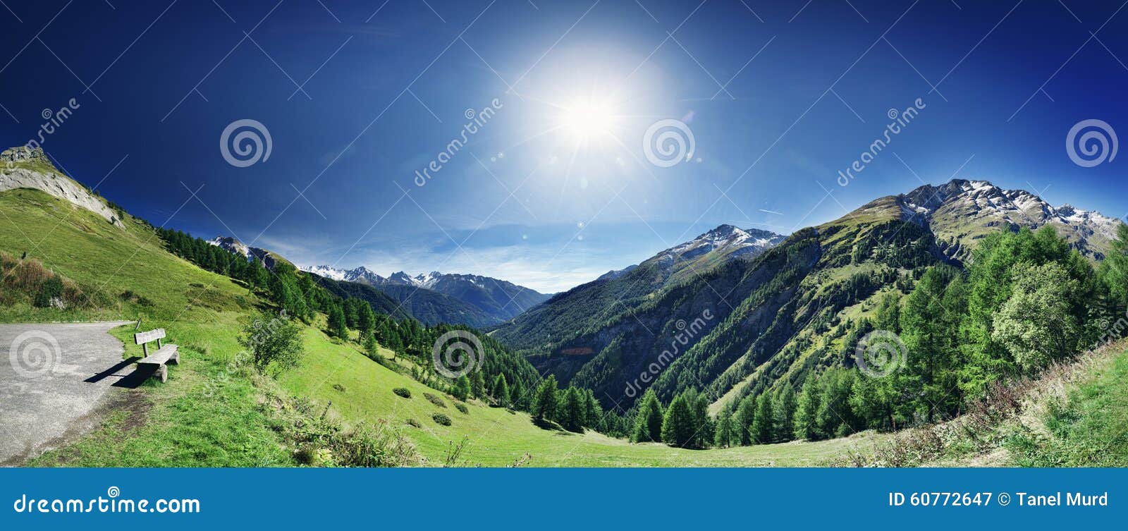 Vista Panoramica Dalla Cima Della Montagna Immagine Stock - Immagine di ...