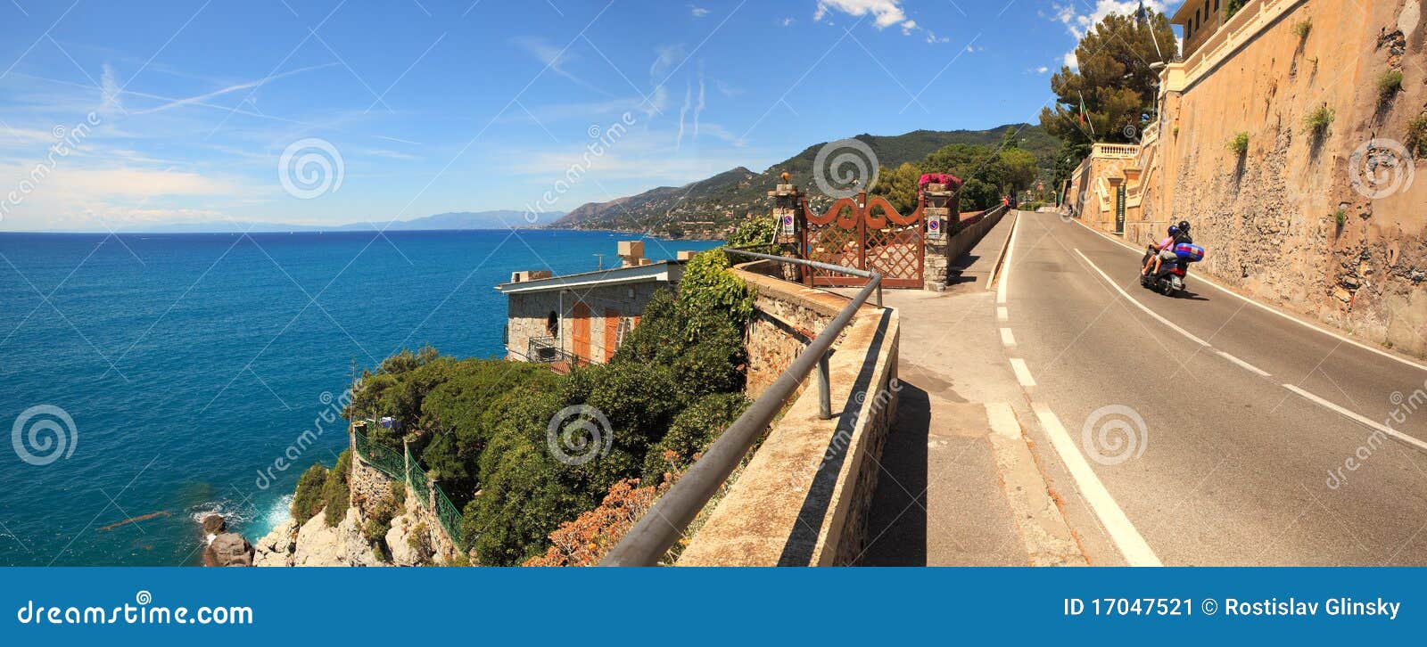 Vista Panoramica Sulla Strada Lungo Il Mare. Immagine Stock - Immagine ...