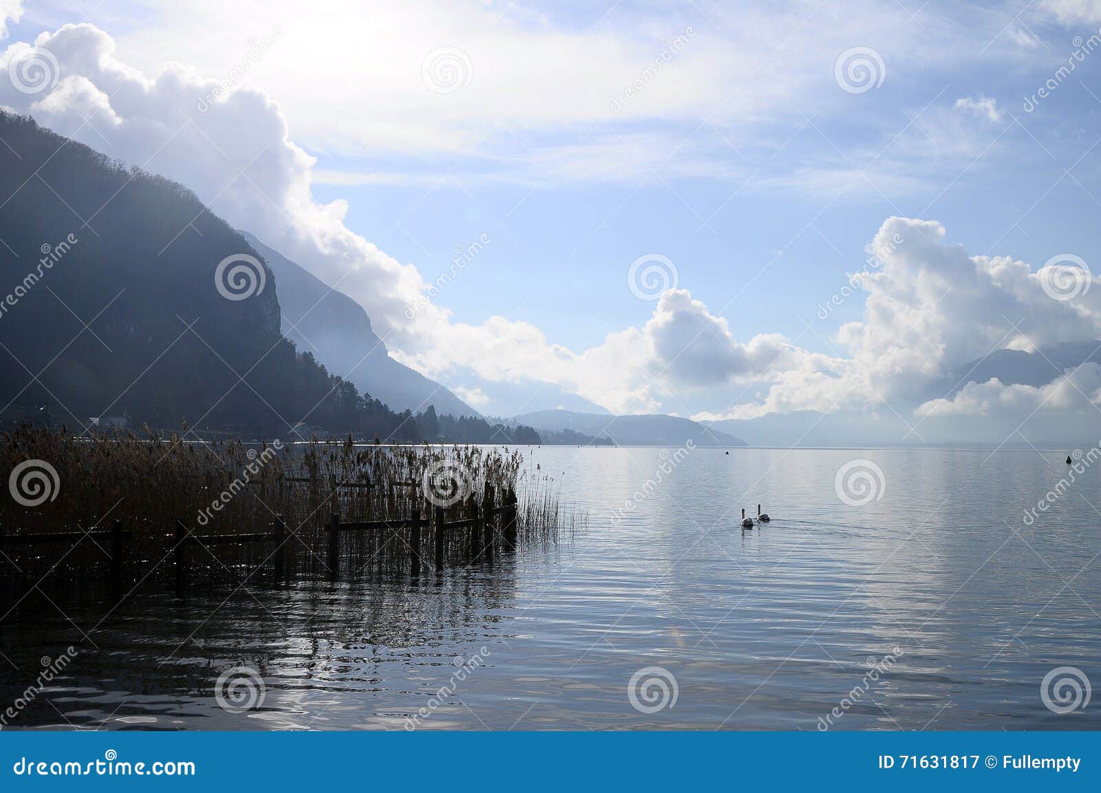 Vista Reservada Del Lago Annecy Imagen de archivo - Imagen de cielo ...
