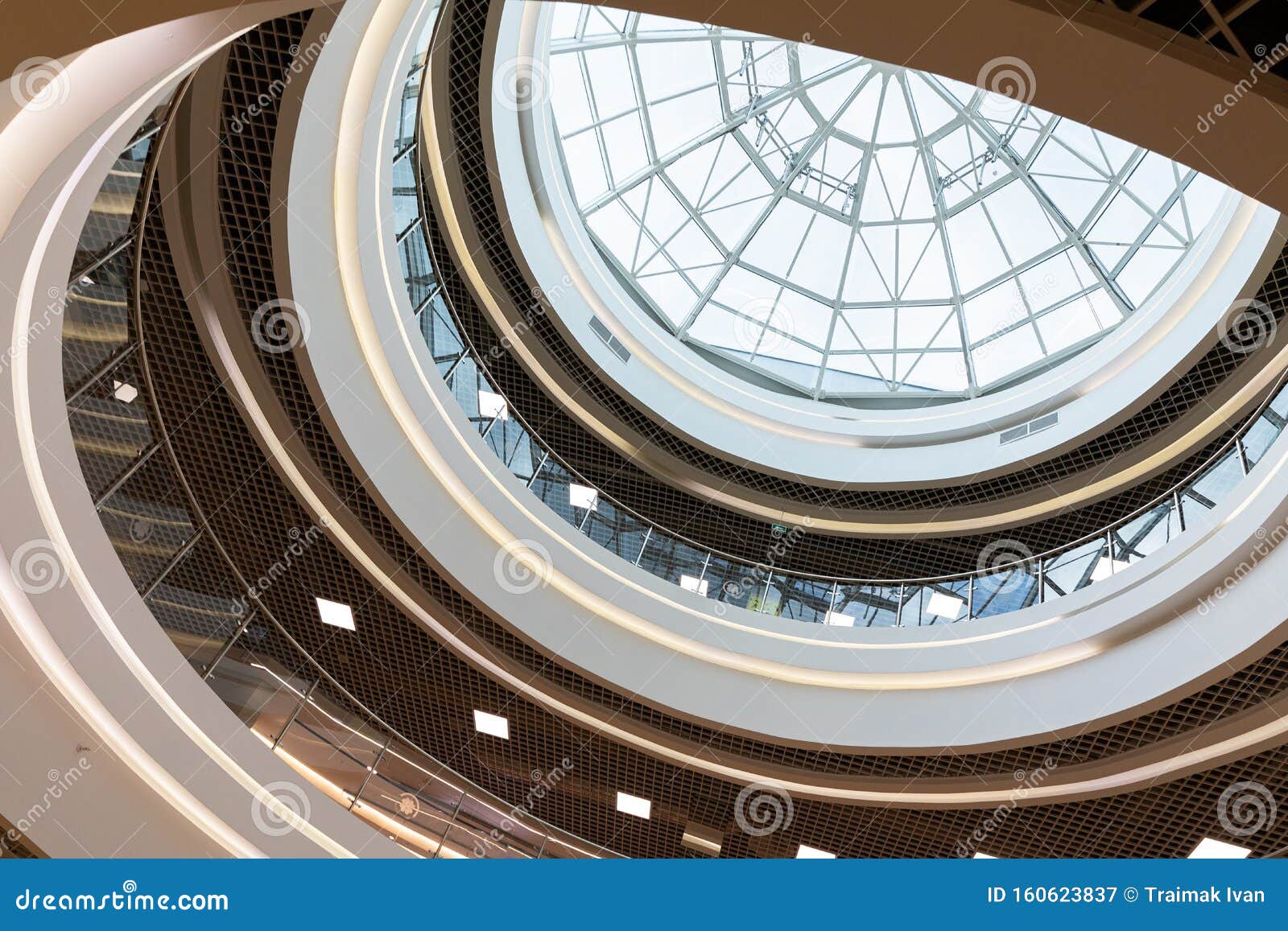 Vista Terrestre De Un Moderno Edificio De Altos Techos Redondos Vintage ...