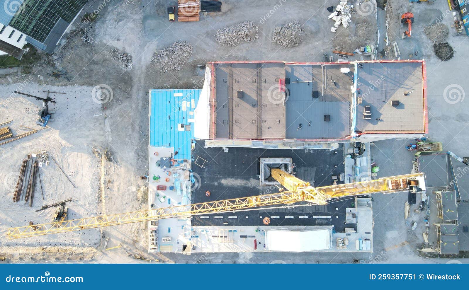 Vistas a Los Edificios Modernos Construidos Cerca De La Carretera ...