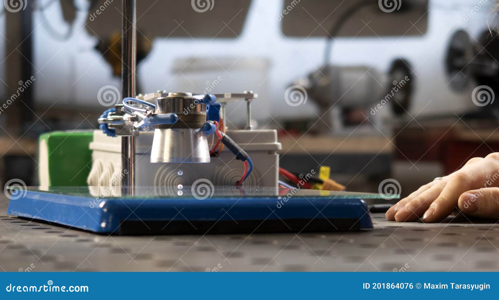 Visual Experiments in Physics and Chemistry from the School Curriculum ...