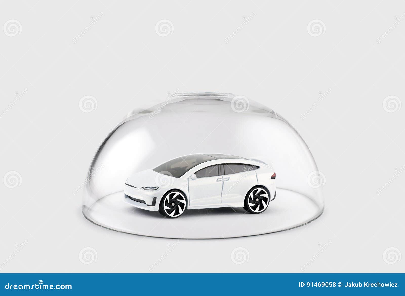 Vit Bil Som Skyddas Under En Glass Kupol Arkivfoto - Bild av bubbla ...