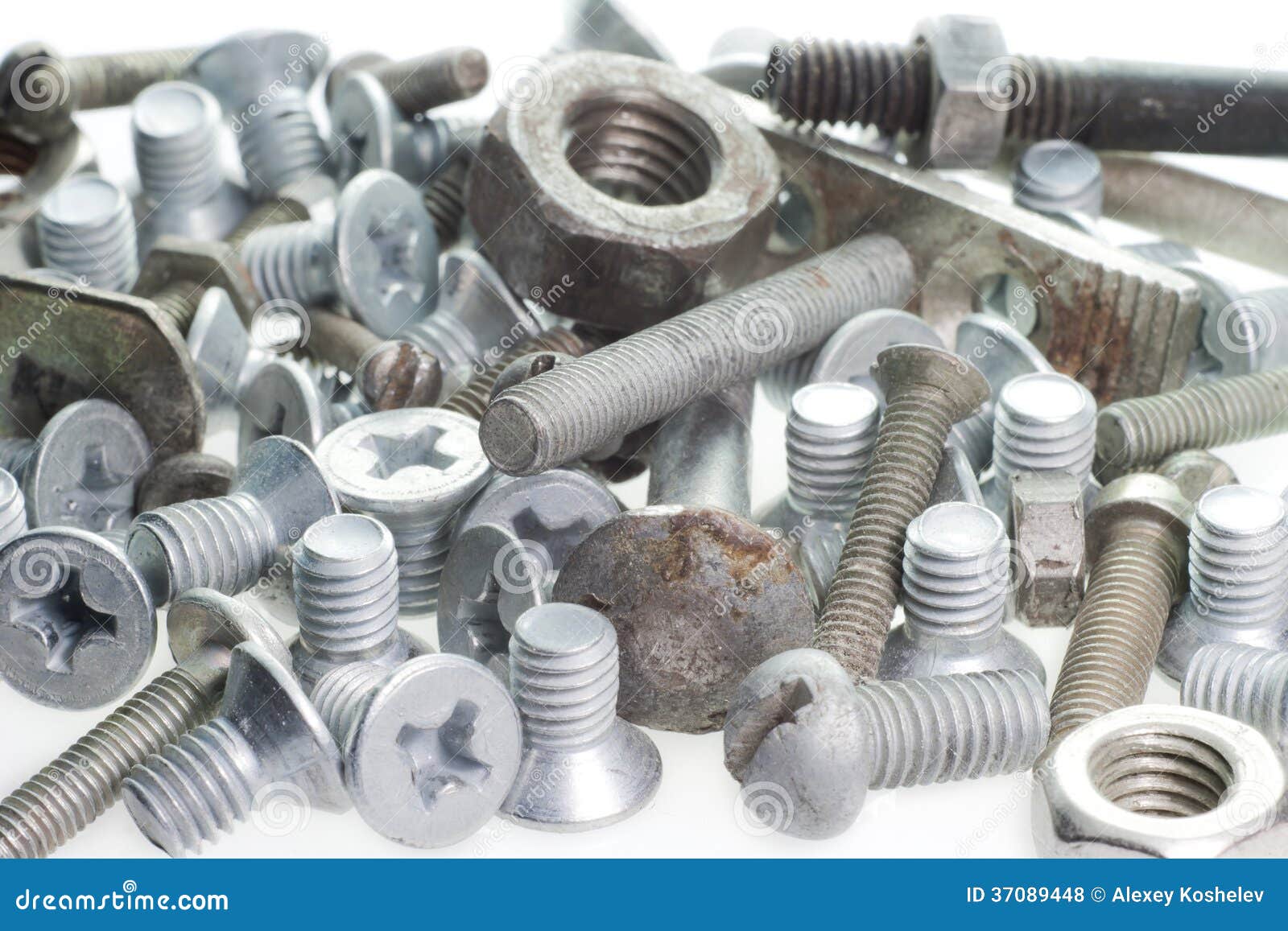 Viti, bulloni e dadi fotografia stock. Immagine di metallo - 37089448