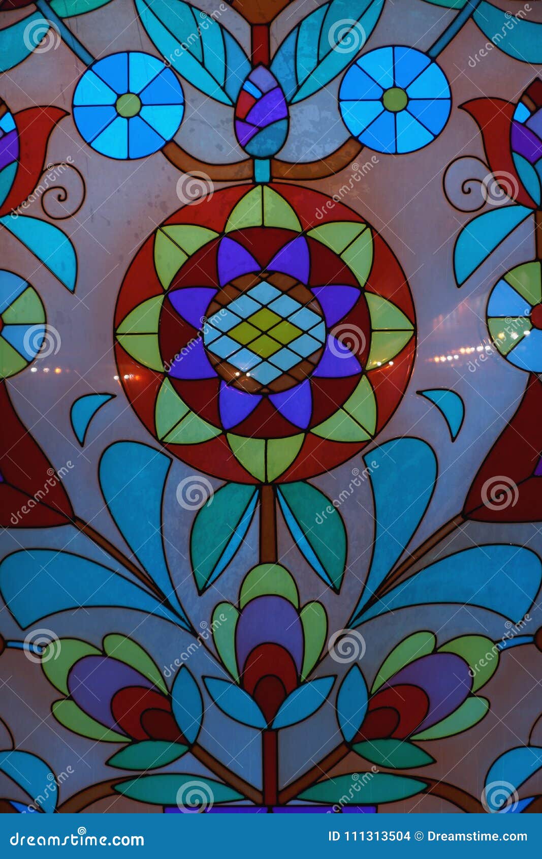 Vitral coloreado foto de archivo. Imagen de decorativo - 111313504