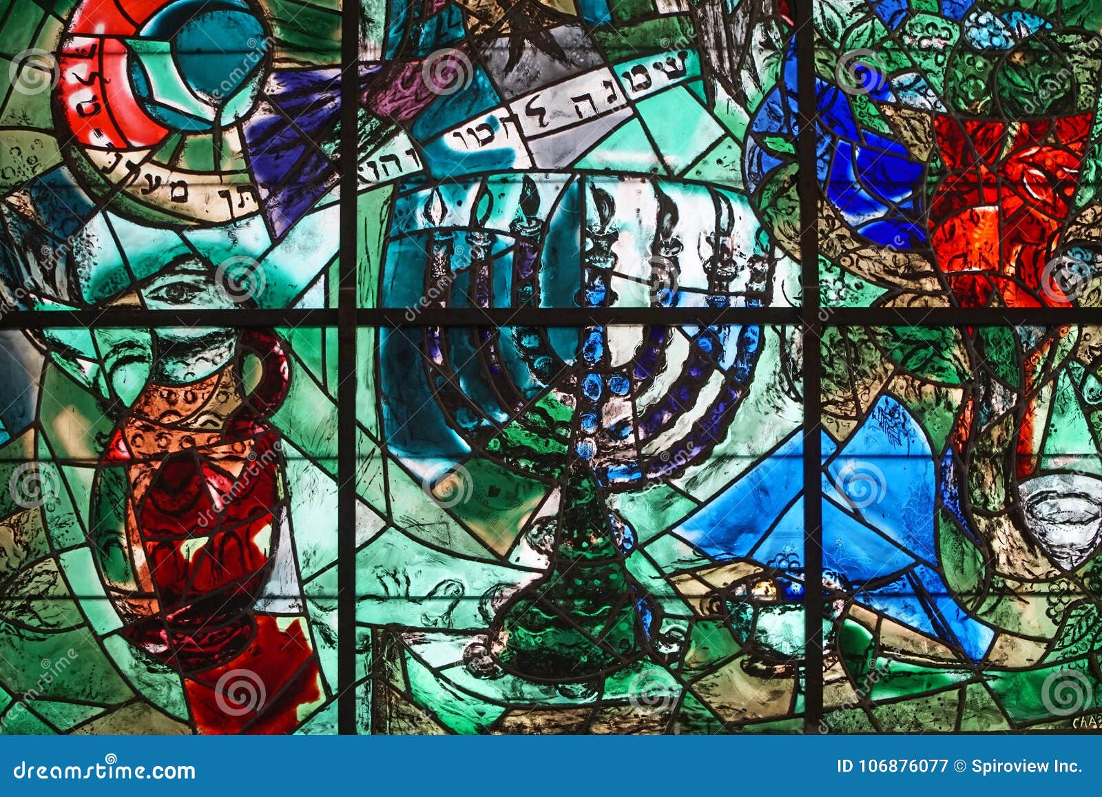 Vitral de Chagall fotografía editorial. Imagen de cristal - 106876077