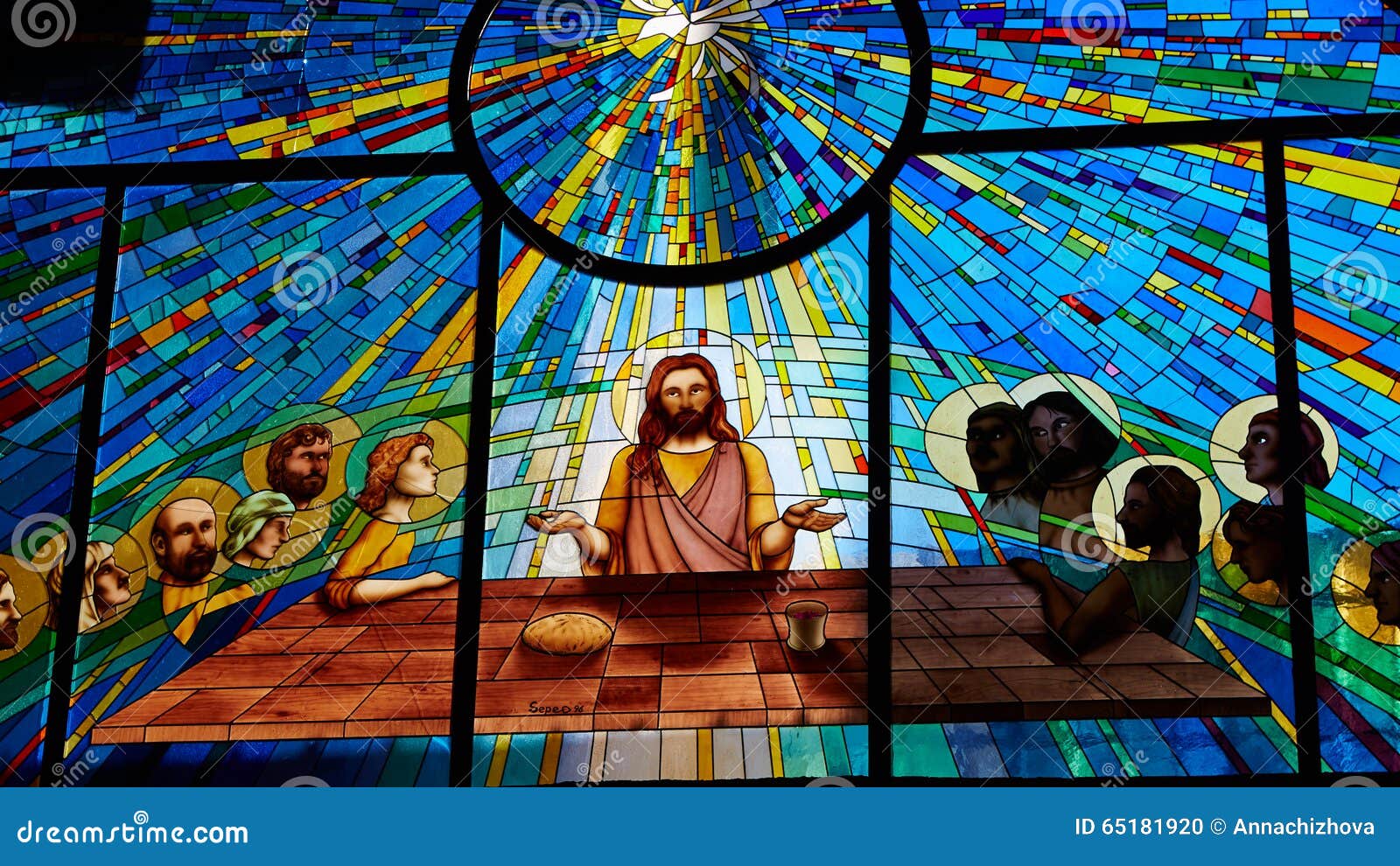 Vitral Que Representa a Jesús Y Imagen editorial - Imagen de ventana ...