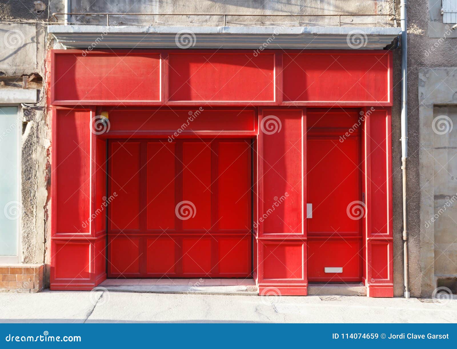 Vitrine in a shopfront stock image. Image of boutique - 114074659
