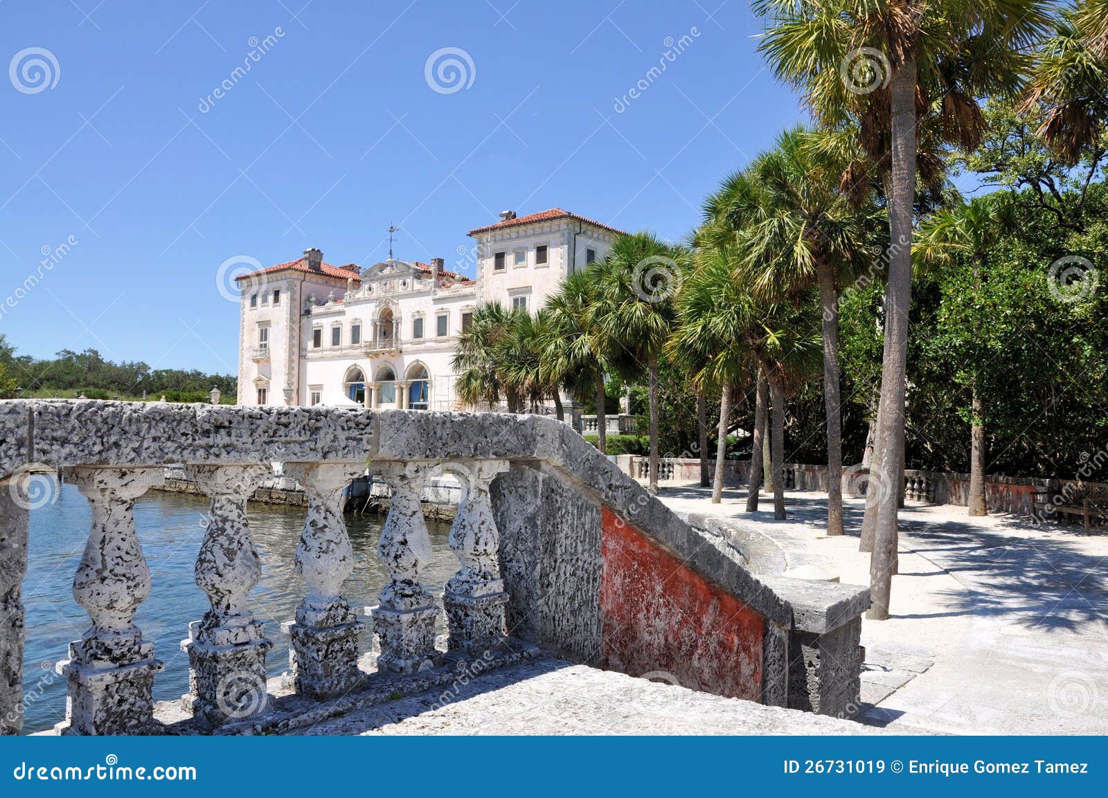 Vizcaya House stock image. Image of mansion, garden, courtyard - 26731019
