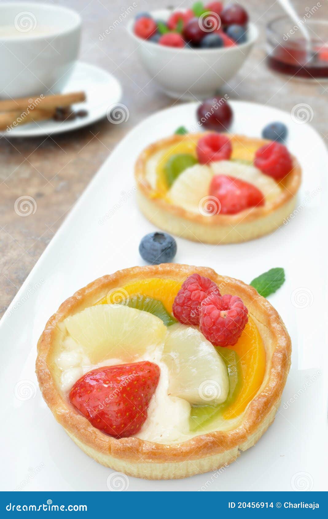 Vlaaien stock foto. Image of scherp, gebak, koffie, nagerecht - 20456914