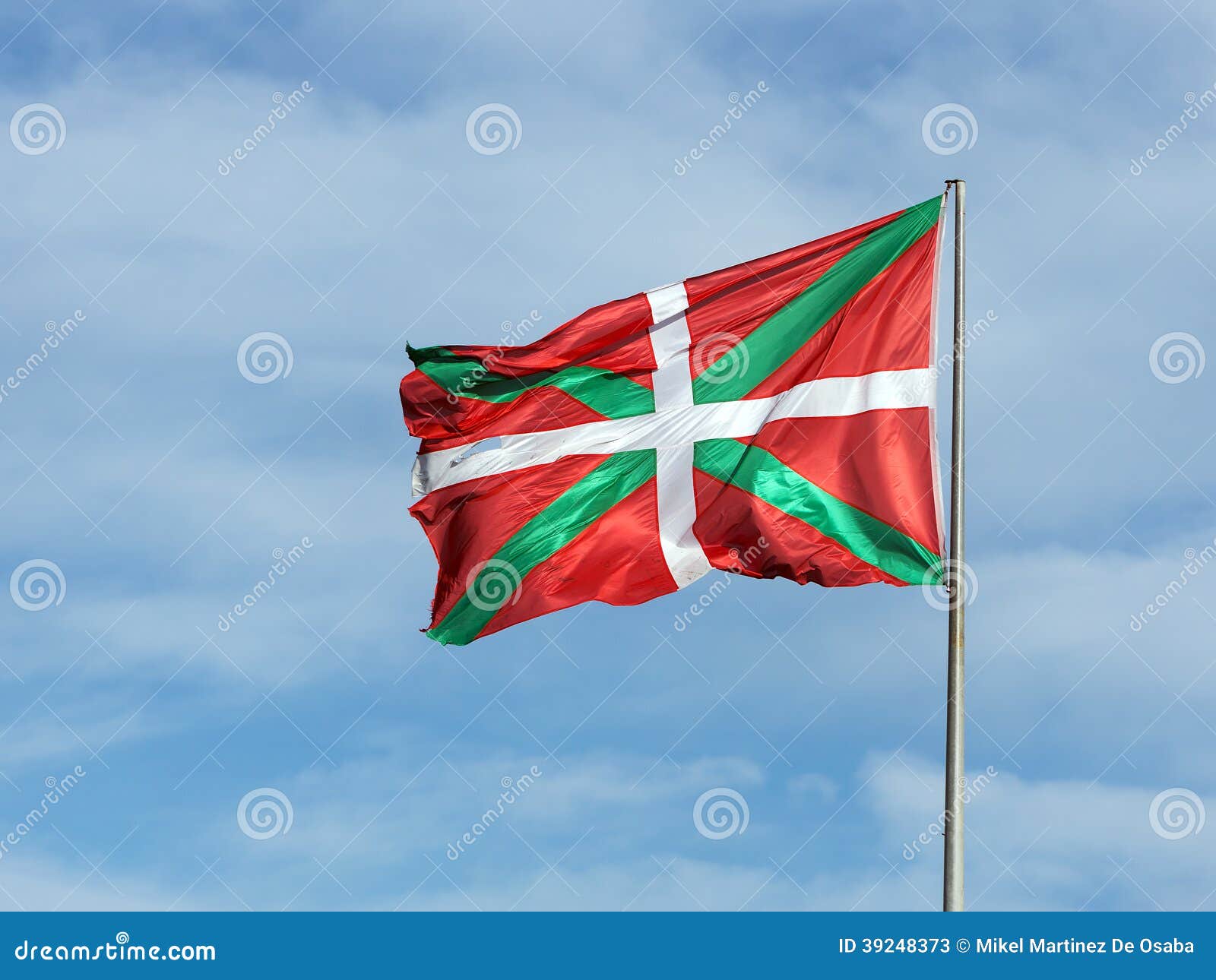 Vlag van Baskisch land stock afbeelding. Image of wolken - 39248373