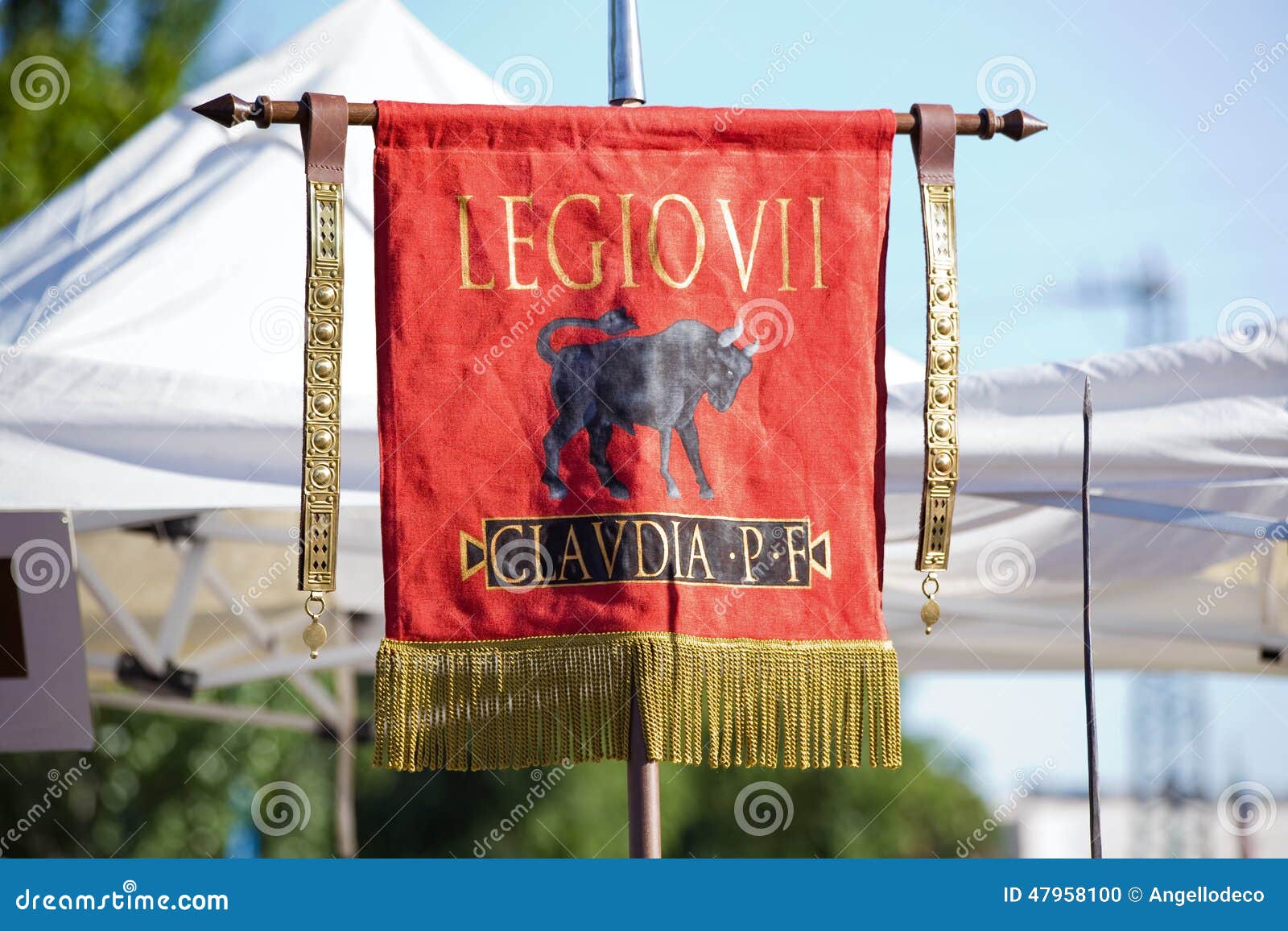 Vlag VII Legioen Claudia Van Rome Stock Foto - Image of heropbouw ...