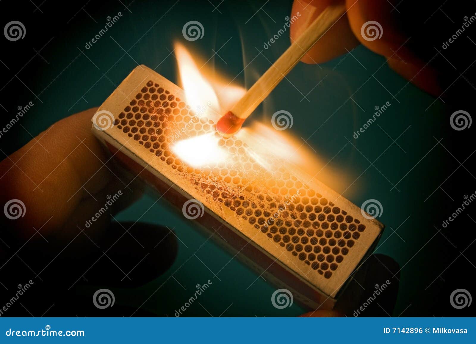 Vlam stock foto. Image of vlam, brand, gloed, ontvlammen - 7142896