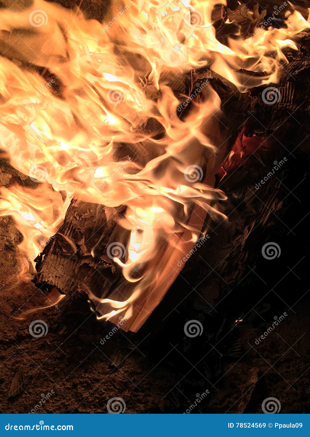 Vlammen stock afbeelding. Image of vlammen, verbranding - 78524569