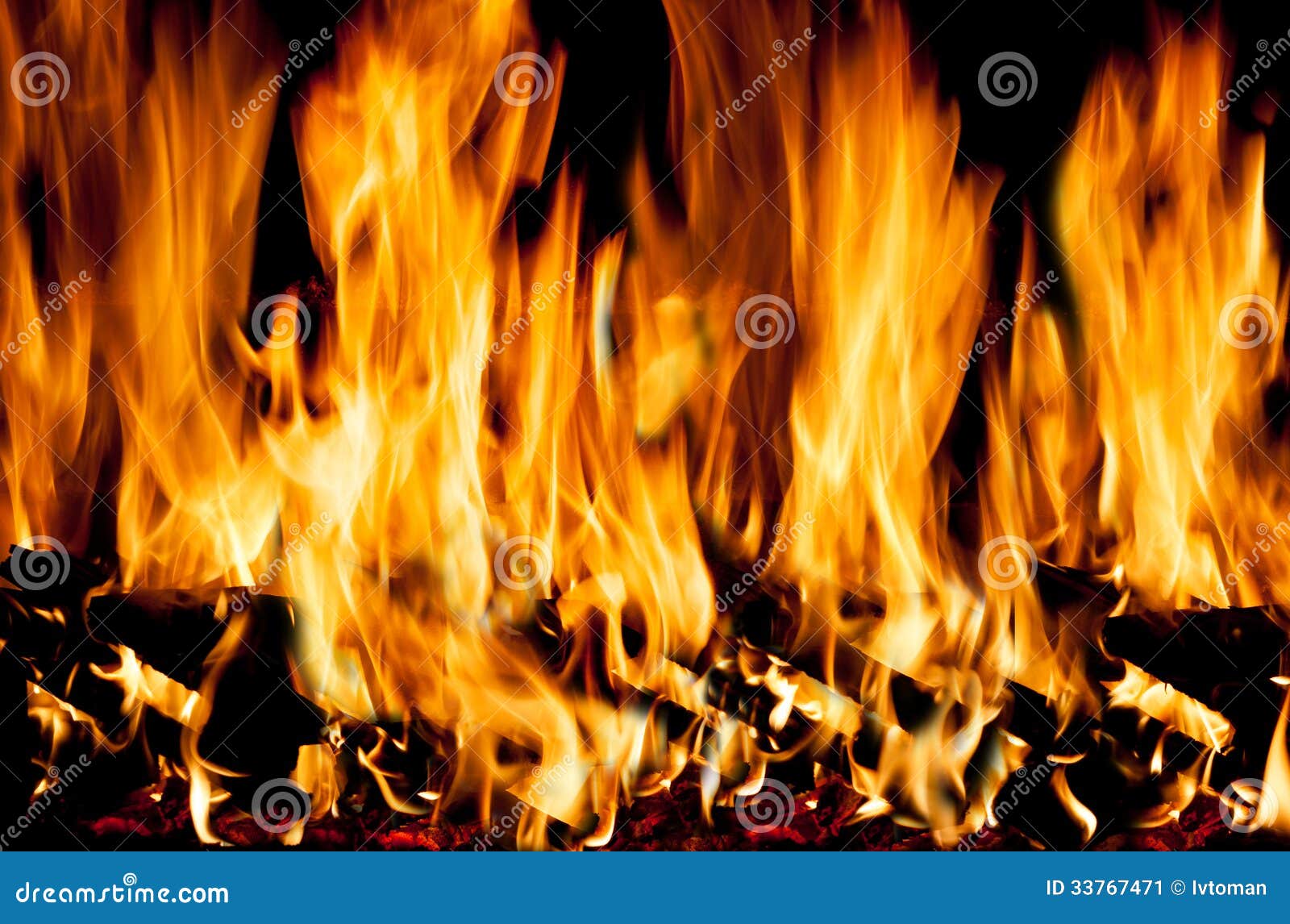 Vlammen van brand stock afbeelding. Image of haard, licht - 33767471