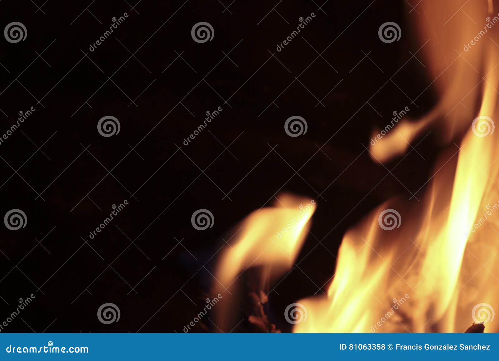 Vlammen Van Brand in Een Open Haard Stock Foto - Image of hitte ...