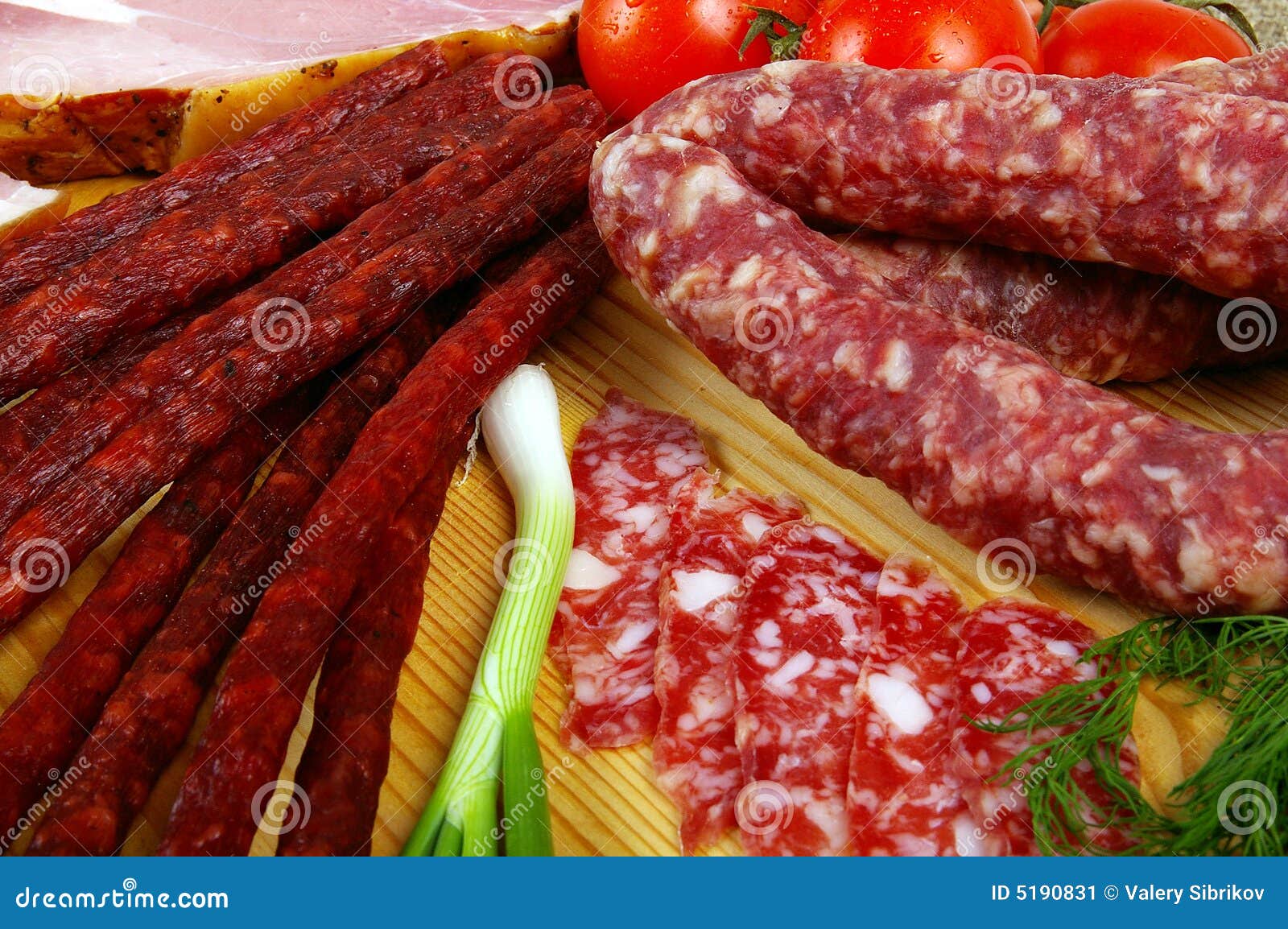 Vlees en worst stock afbeelding. Image of rundvlees, vlees - 5190831