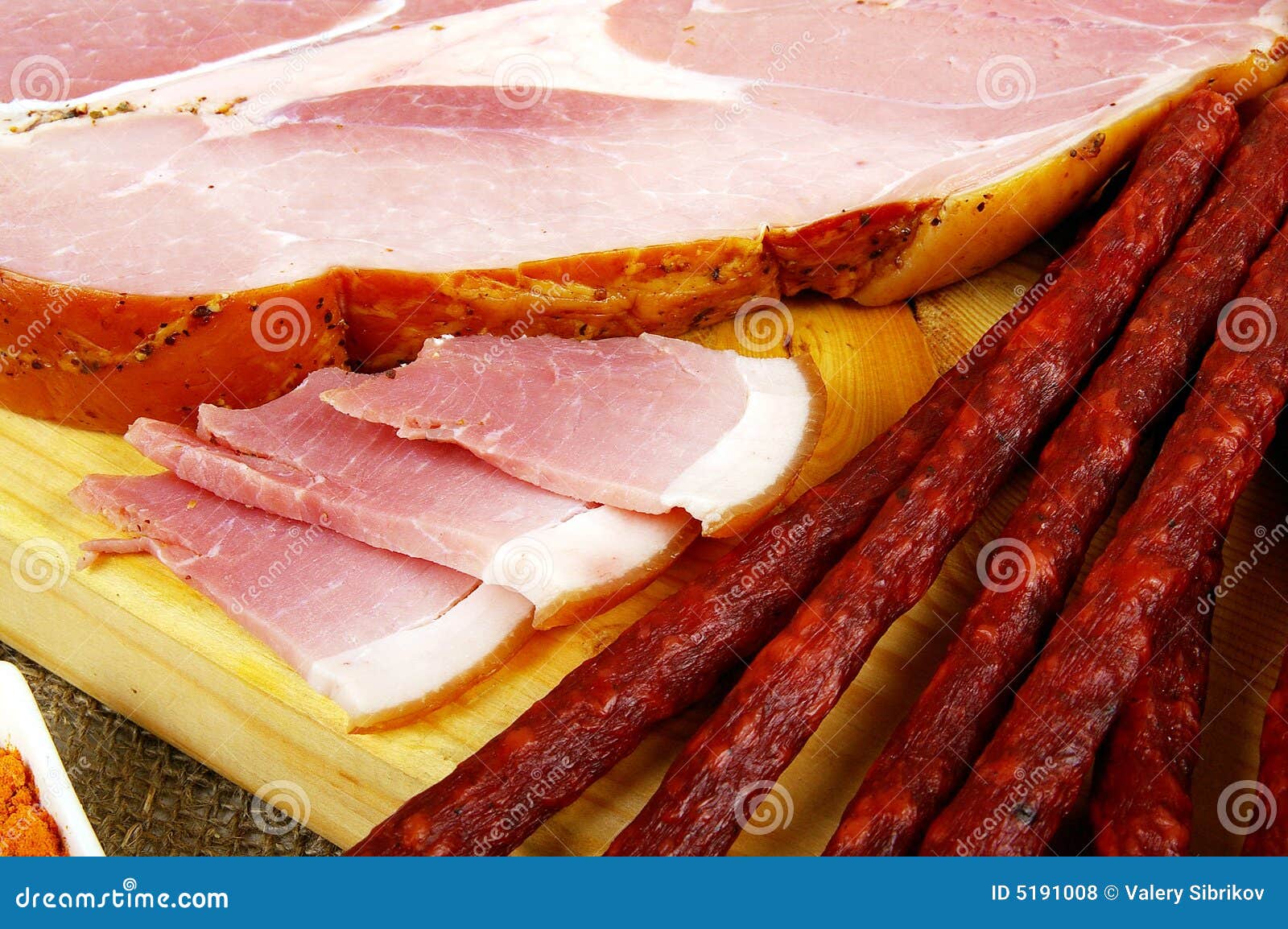 Vlees en worst stock foto. Image of maaltijd, been, besnoeiing - 5191008