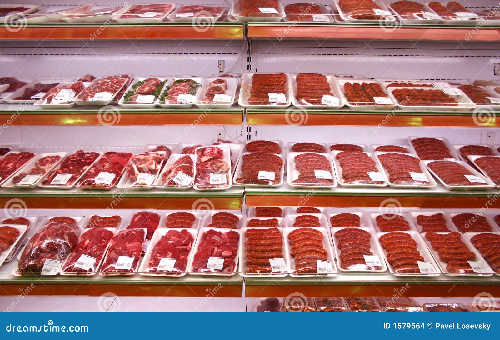 Vlees in winkel stock foto. Image of bevestiging, voeding - 1579564