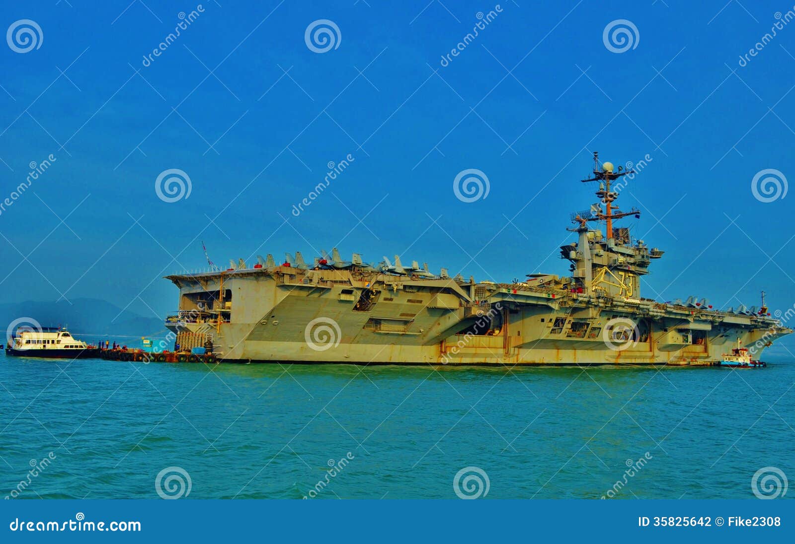 Vliegdekschip stock foto. Image of amerika, oceaan, defensie - 35825642