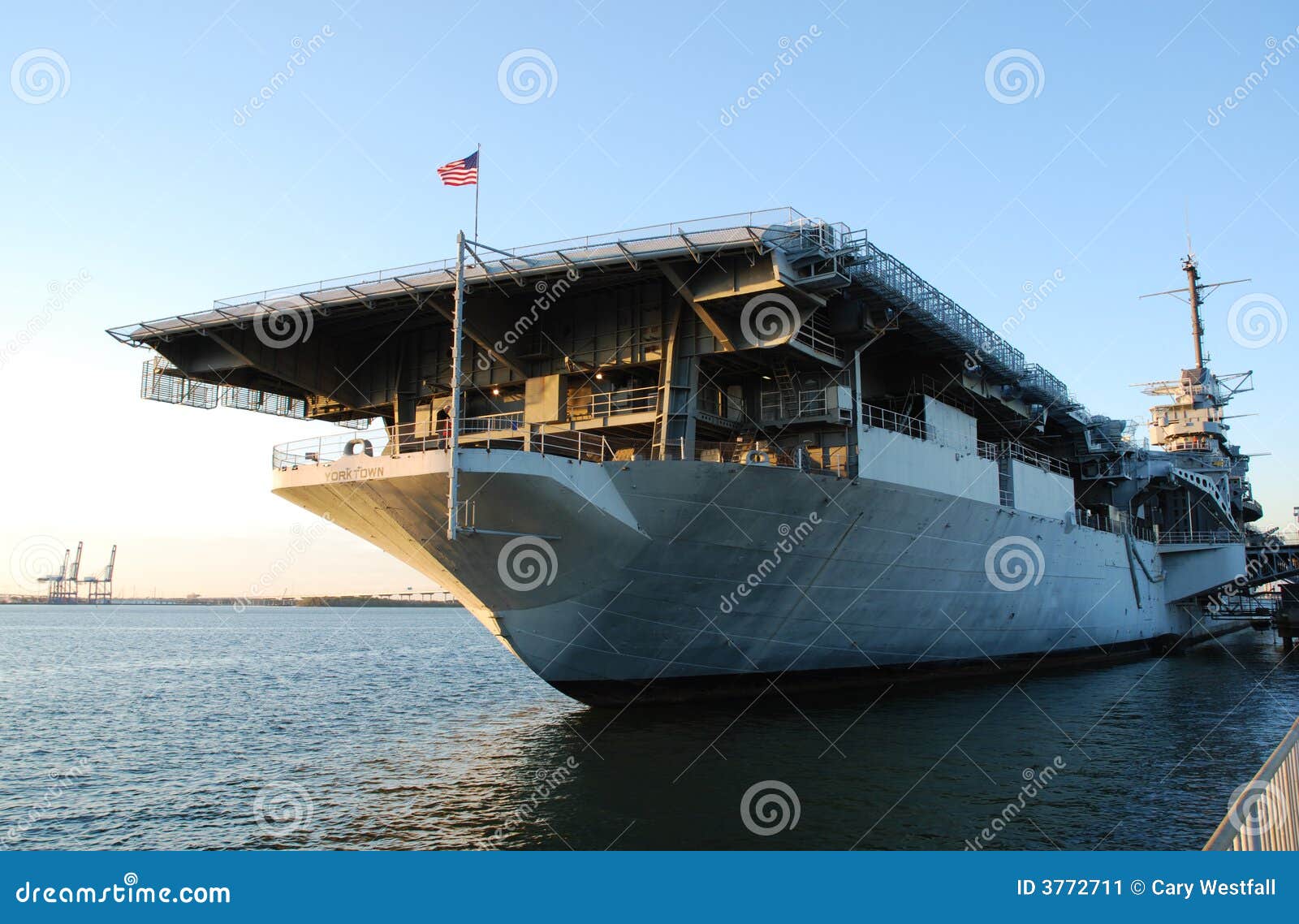 Vliegdekschip stock afbeelding. Image of yorktown, vervoerder - 3772711