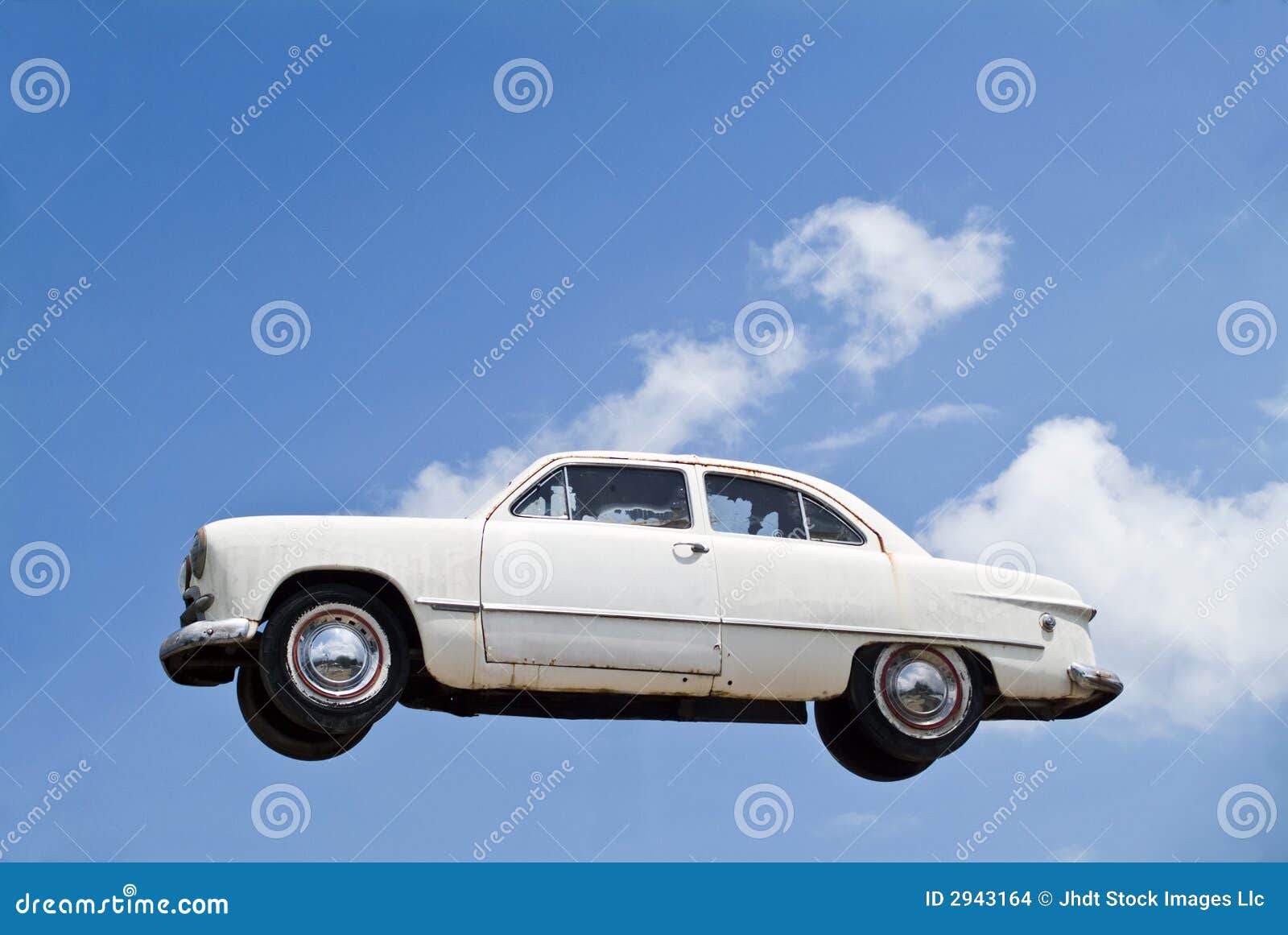 Vliegende Auto stock foto. Image of lucht, voertuig, gepolijst - 2943164