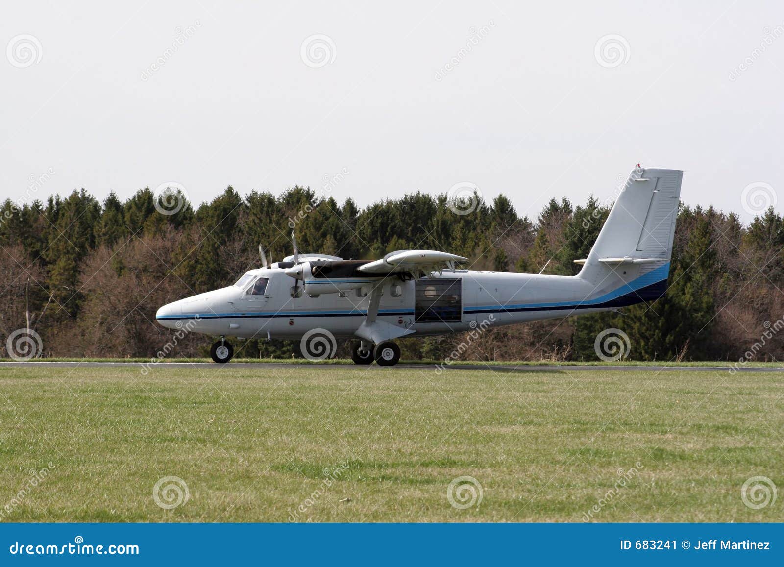 Vliegtuig stock afbeelding. Image of vlieg, vlotter, extreem - 683241