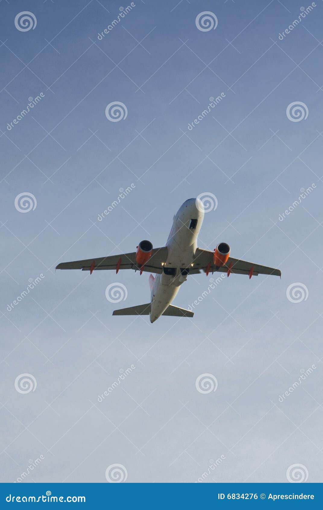 Vliegtuig stock foto. Image of wolken, luchtvaart, bestemming - 6834276