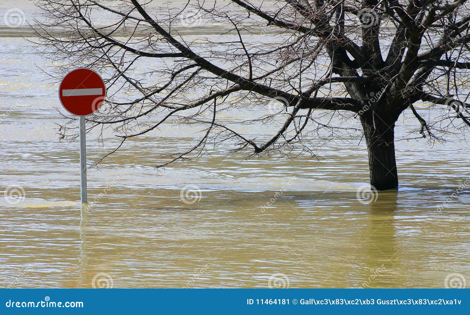 Vloed stock afbeelding. Image of nave, verkeer, weer - 11464181