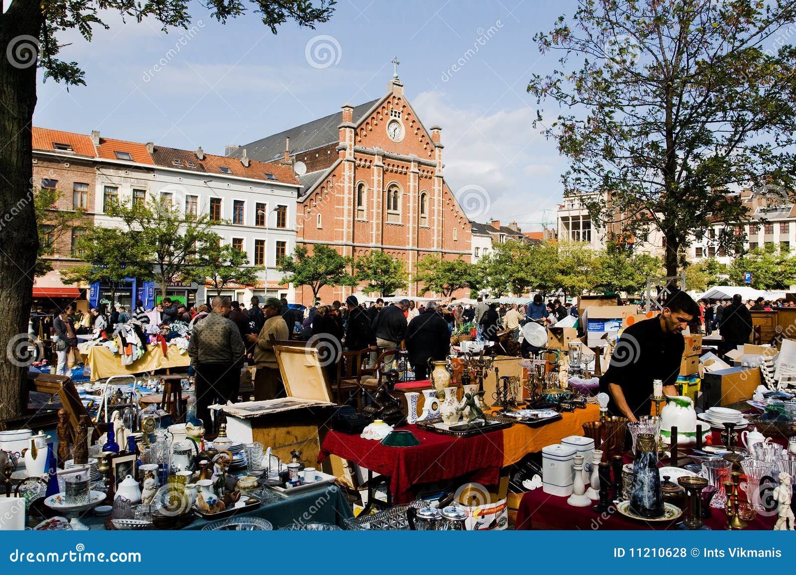 Vlooienmarkt redactionele stock foto. Image of verkoop - 11210628