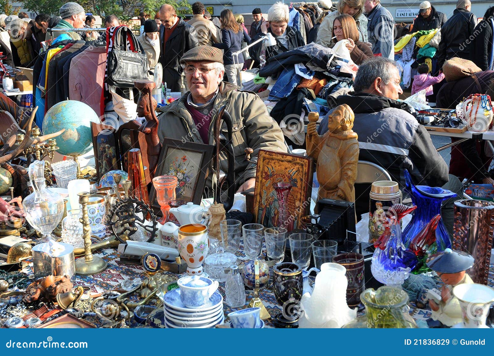 Vlooienmarkt redactionele stock afbeelding. Image of traditioneel ...