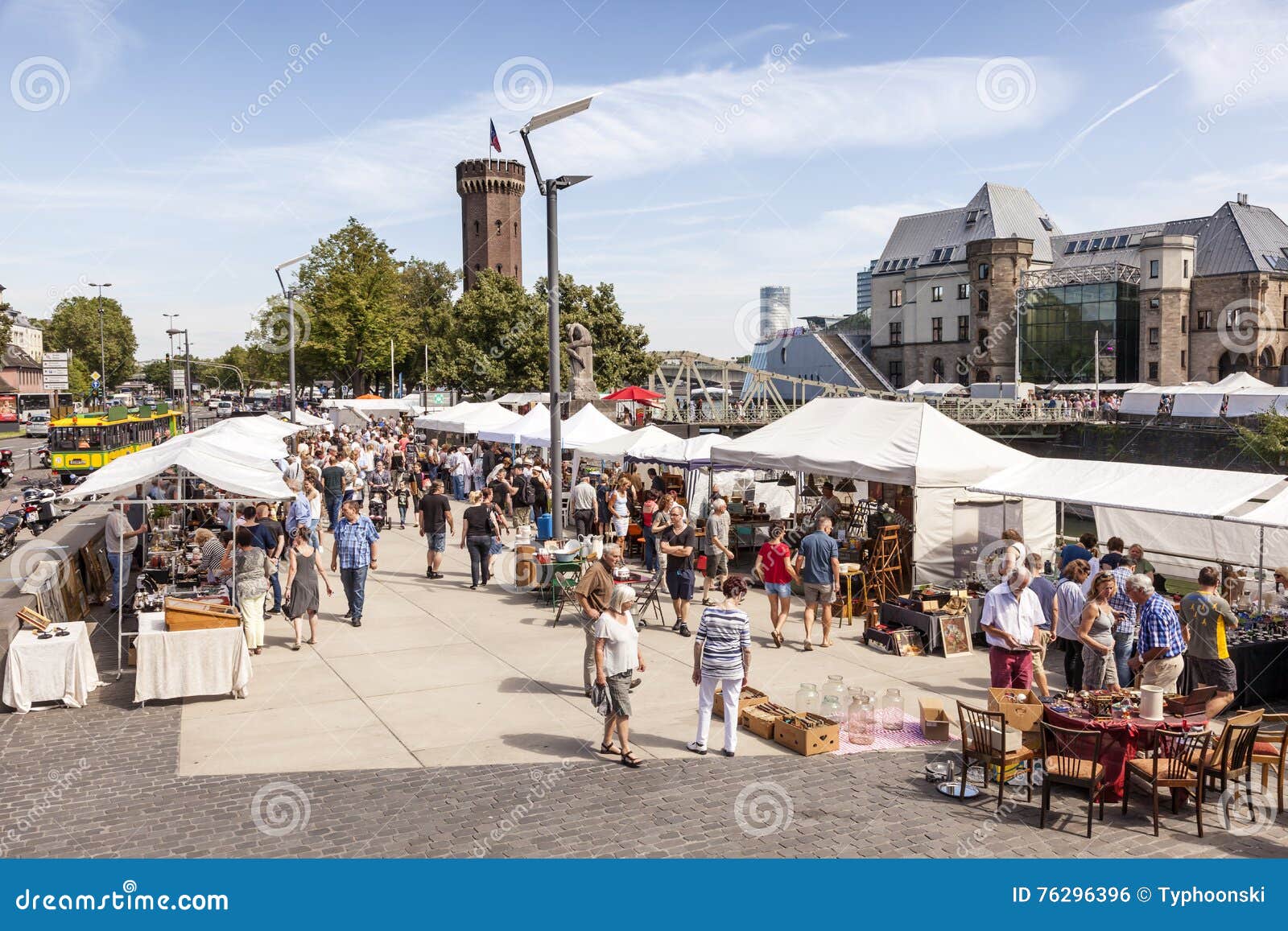 Vlooienmarkt in Keulen, Duitsland Redactionele Foto - Image of keulen ...