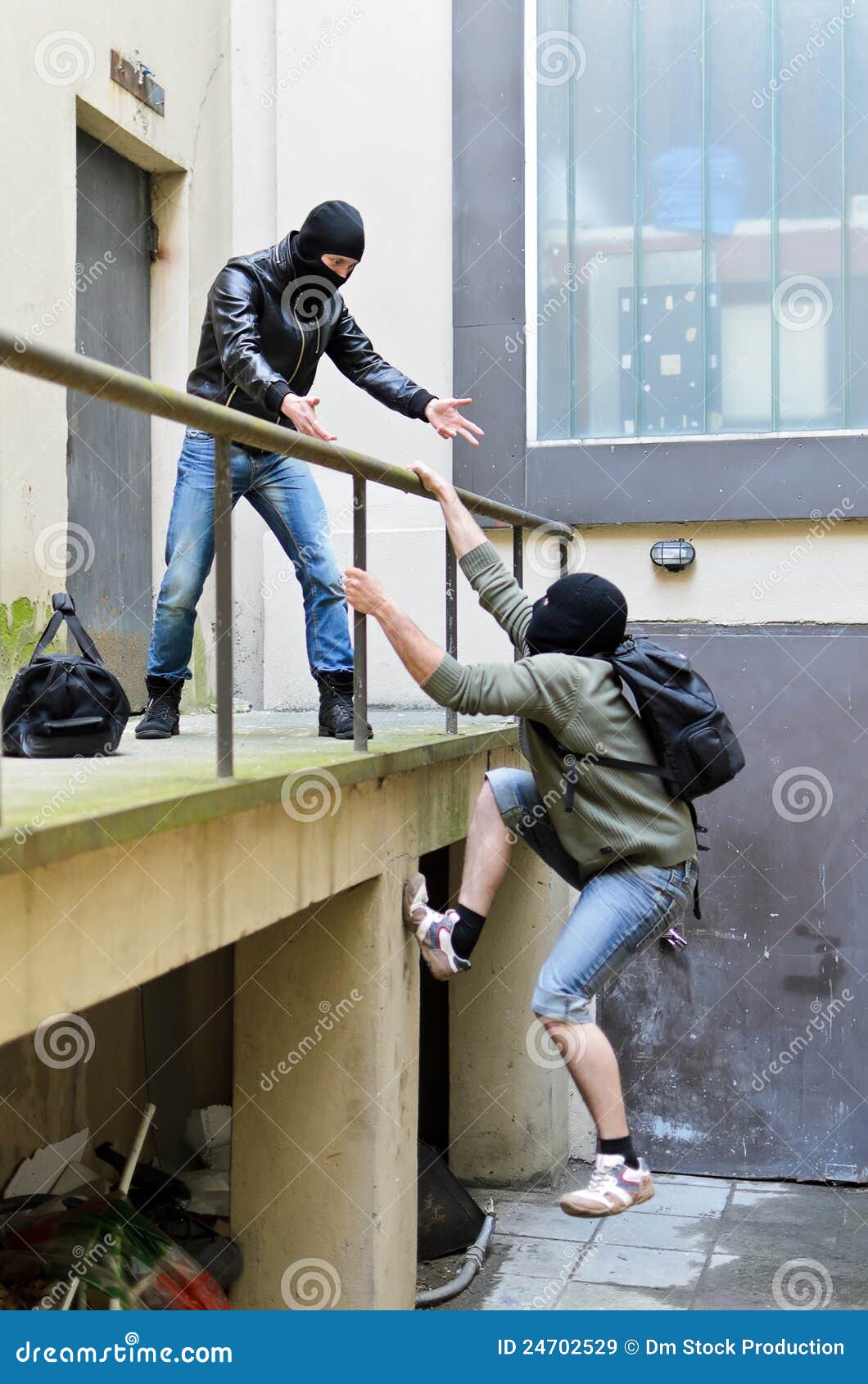 Vlucht van een diefstal. stock afbeelding. Image of spijkerbroek - 24702529