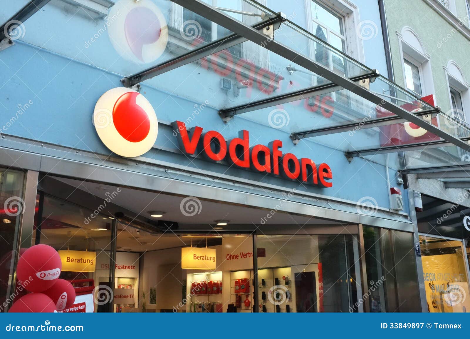 Vodaphone shop editorial photography. Image of provider - 33849897
