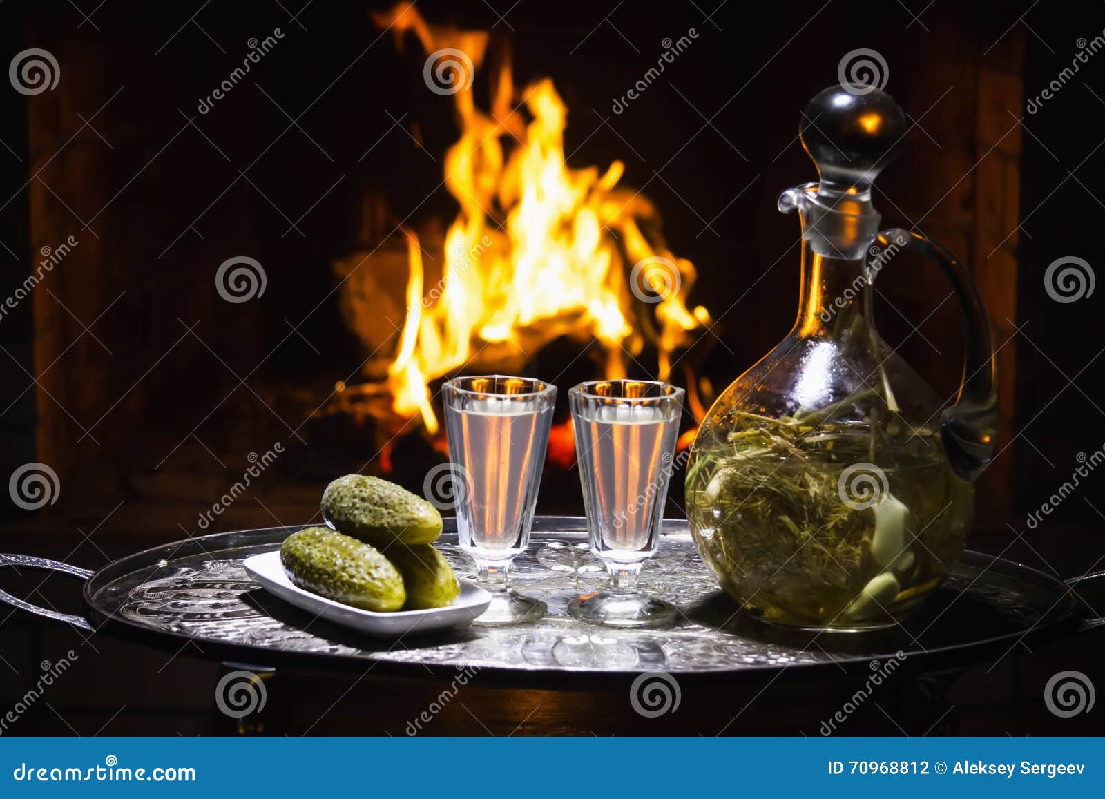 Vodka Rusa Hecha En Casa Tradicional Foto de archivo - Imagen de ...