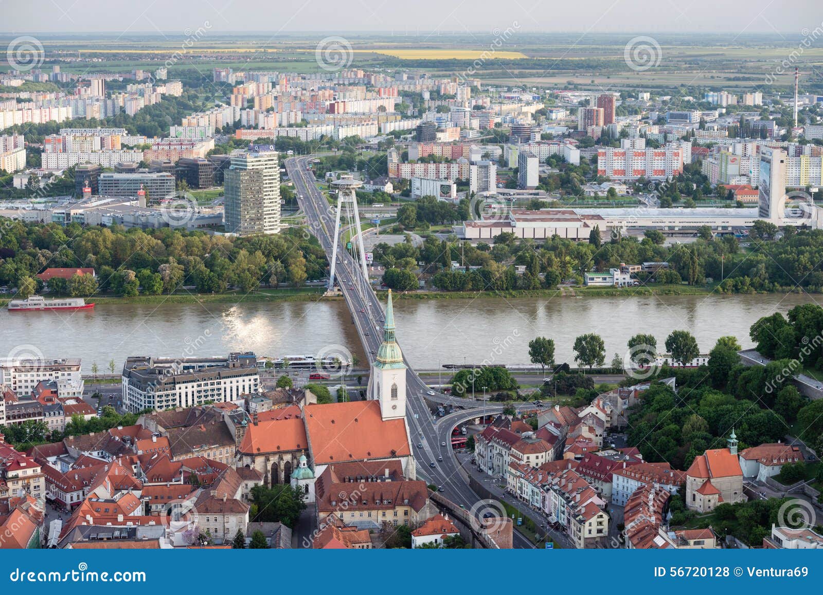 Vogelperspektive Des Bratislava-Stadtzentrums, Slowakei Redaktionelles ...